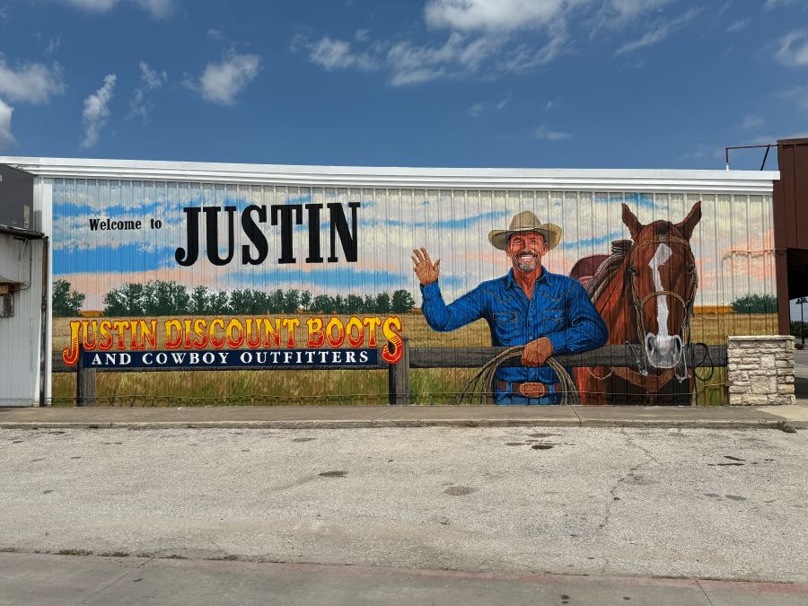 Justin_TX_boot_store_mural | Texas Travel Talk