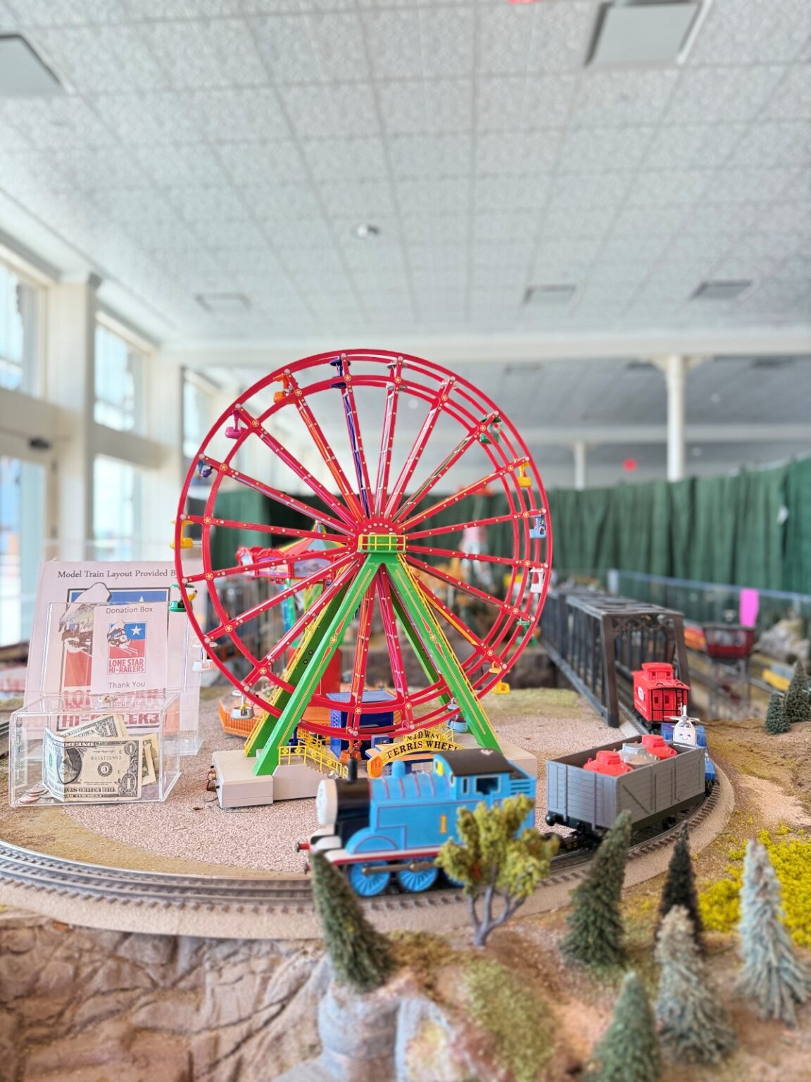 Grapevine_visitor_center_ferris_wheel | Texas Travel Talk